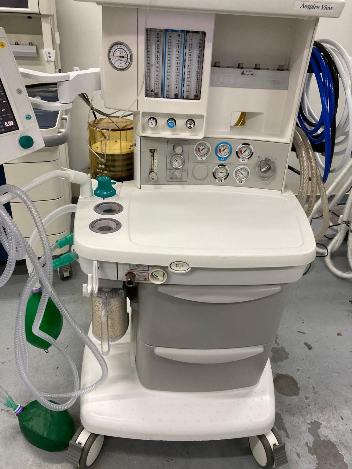 Aespire View Anaesthesia System with integrated Carescape B850 Monitor ...